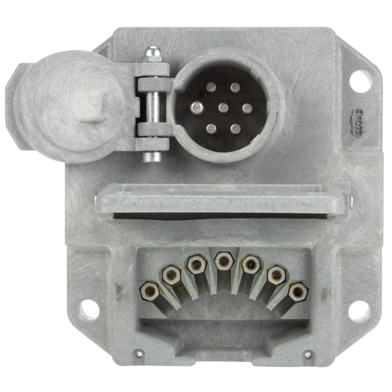 TRL50822 | Junction Box - H/D Truck | Traction.com